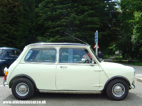 Classic cars & articles on vehicle restoration at Old Classic Car UK.